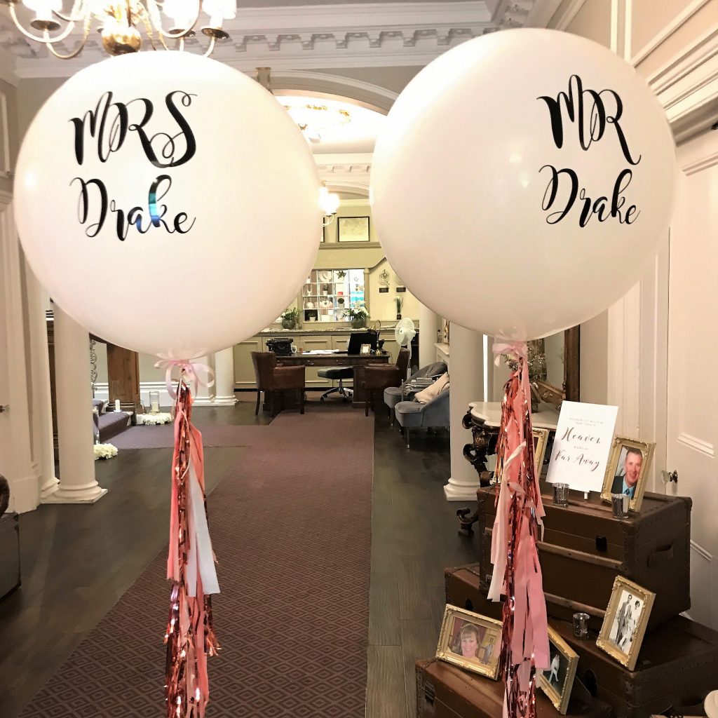 How to Cheer Up Your Reception Venue with Wedding Balloon Decor ...